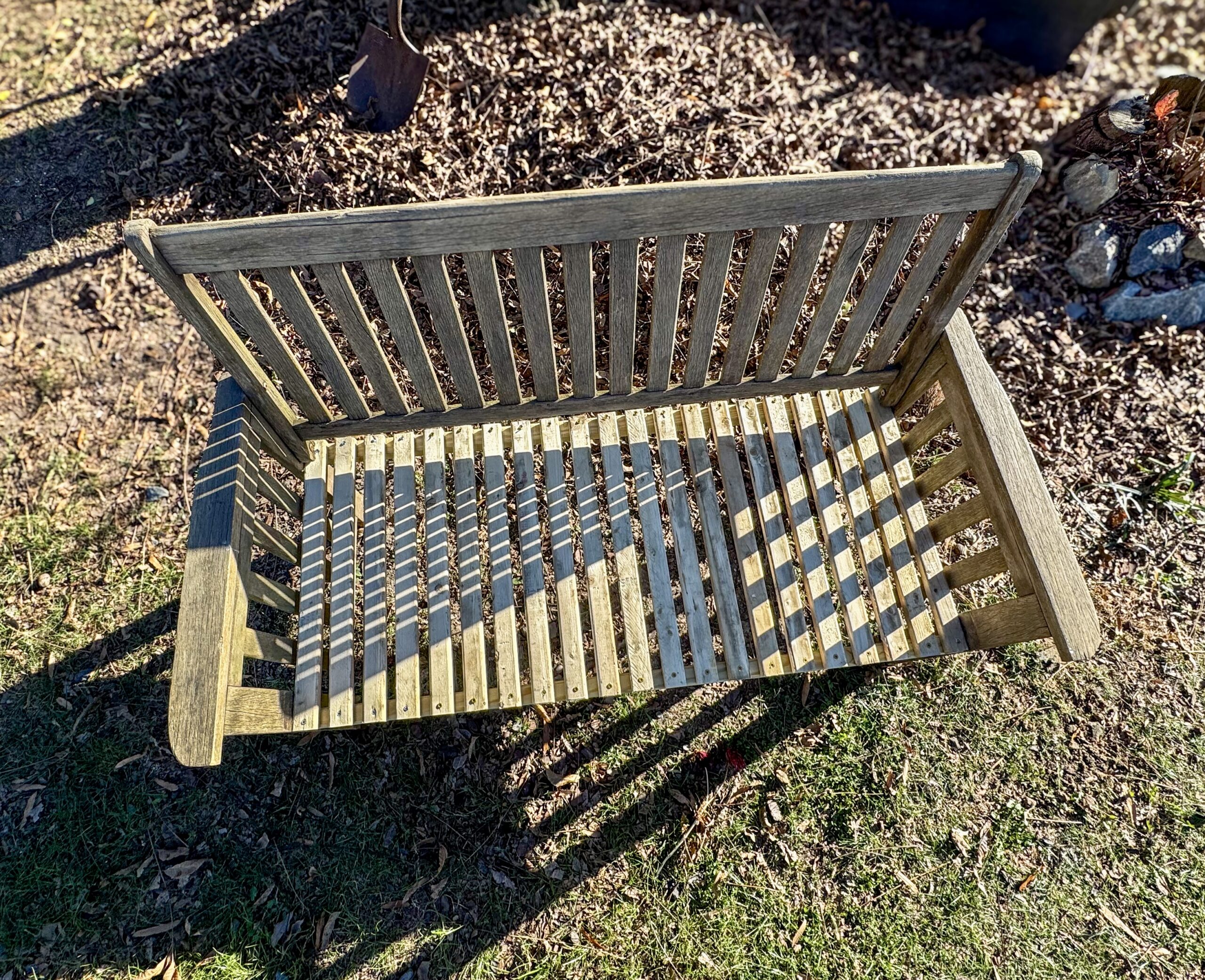 I'm Bringing an Old Garden Bench Back to Life - The Smoking Prophet
